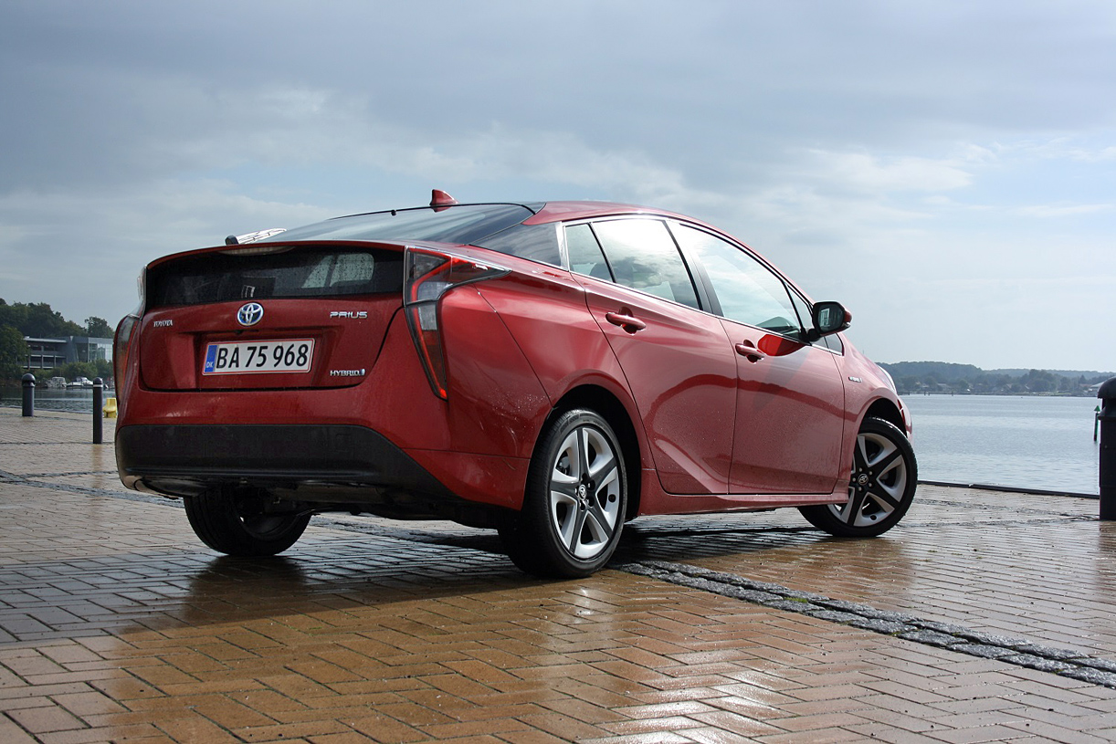 TEST: Toyota Prius tager - næsten - stikket hjem - Hvilkenbil.dk