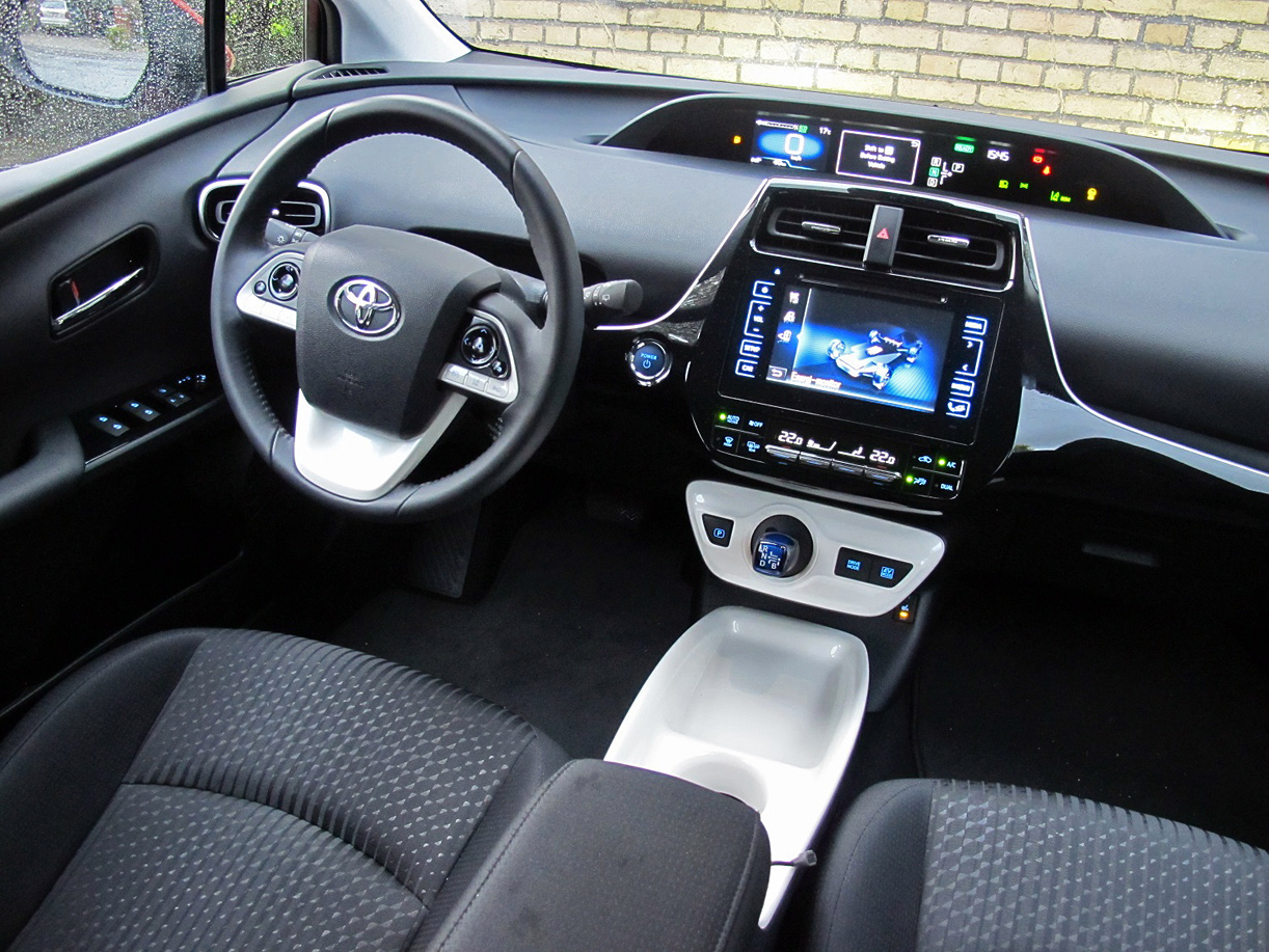TEST: Toyota Prius tager - næsten - stikket hjem - Hvilkenbil.dk